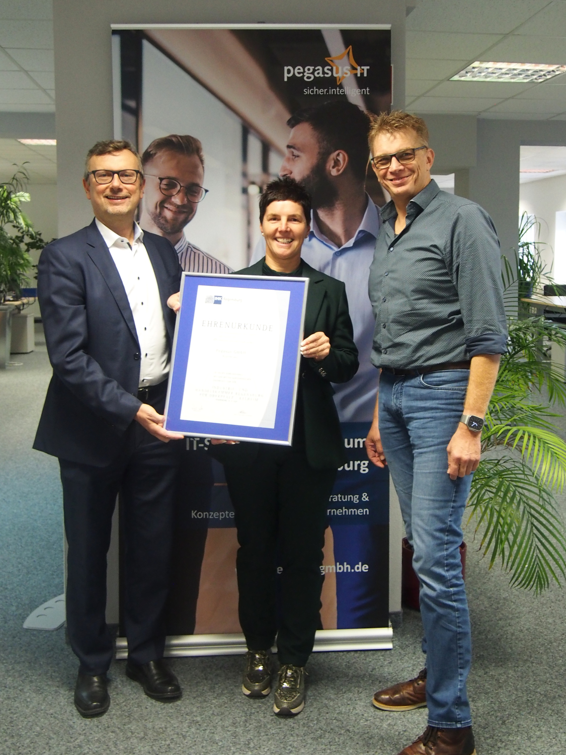 IHK Ehrenurkunde für 25 Jahre Pegasus GmbH - pegasus IT